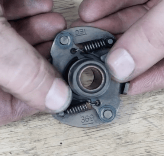 How to Service the Mechanical Ignition Advance Mechanism on a Vintage ...
